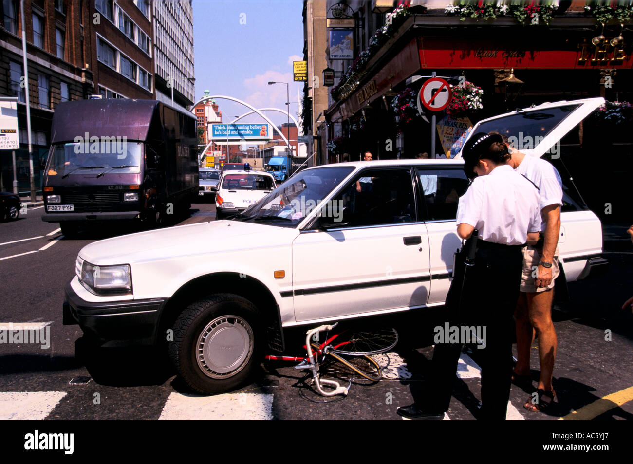 London traffic accident hi-res stock photography and images - Alamy