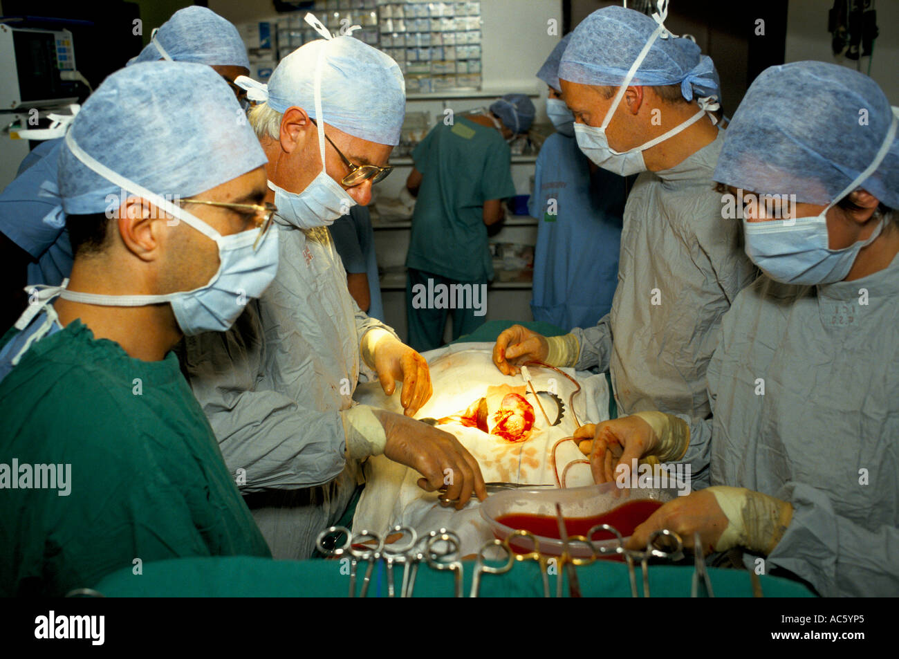 Kidney operation hi-res stock photography and images - Alamy