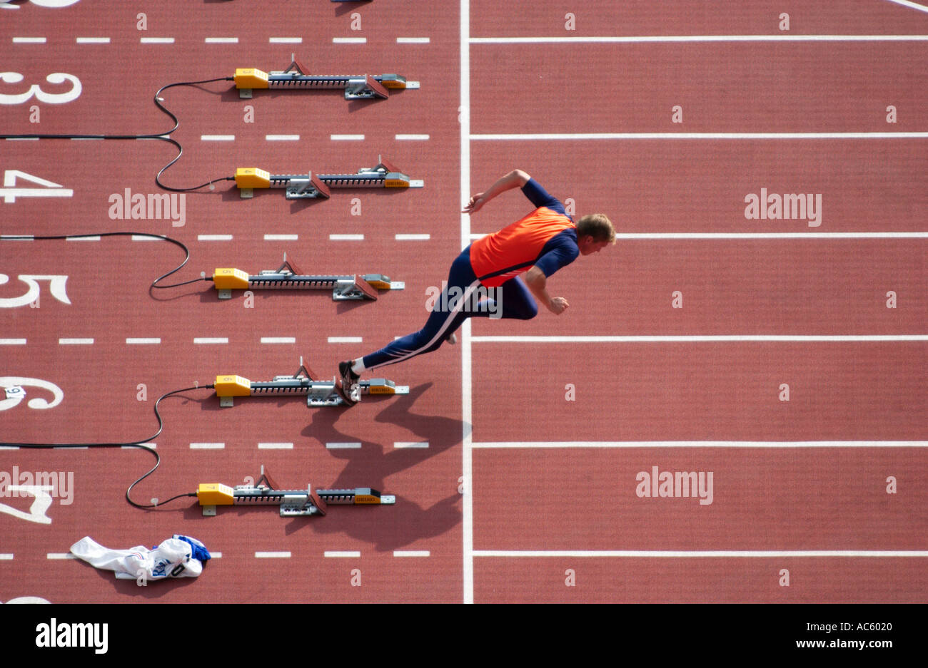 sprinter practices his start Stock Photo - Alamy