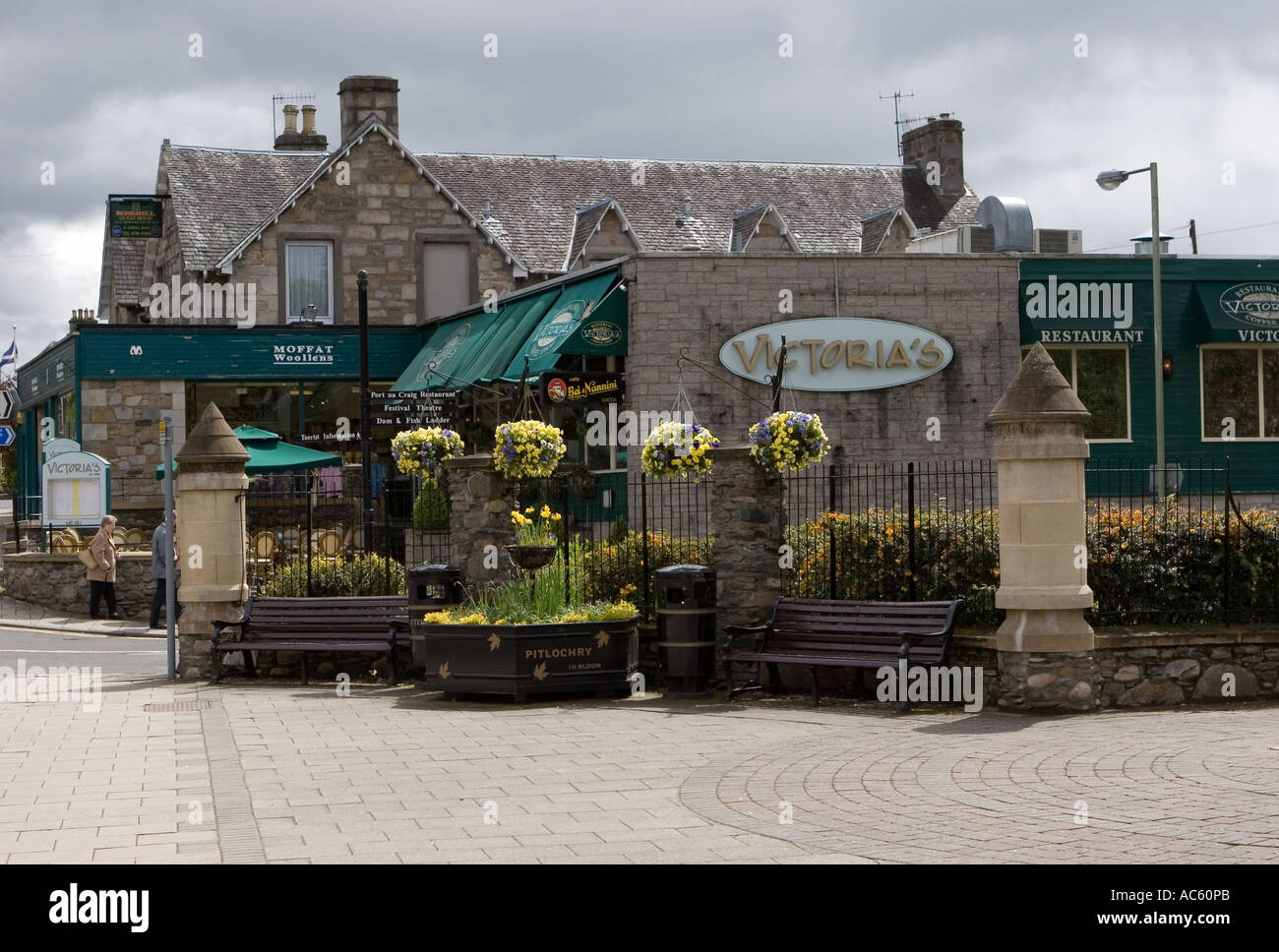 Pitlochry town centre, tourist village in northern Scotland uk Stock ...