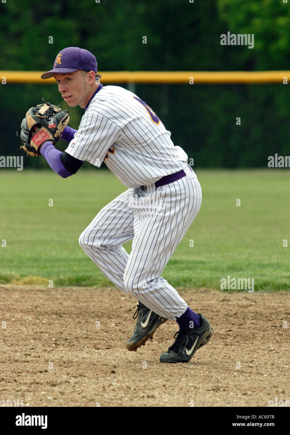 Second baseman is throwing to first Stock Photo - Alamy