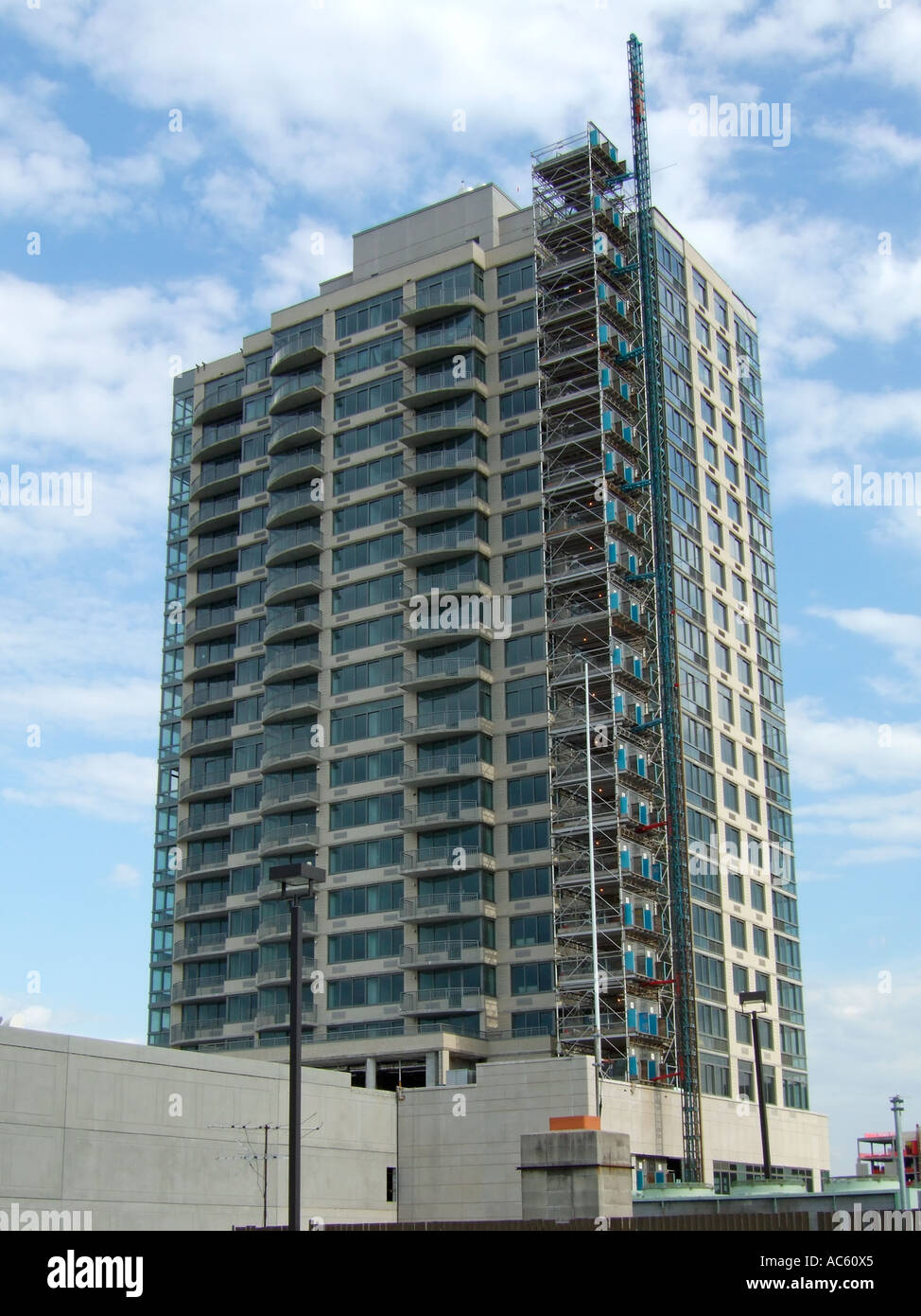 Building nearly completed hi-res stock photography and images - Alamy
