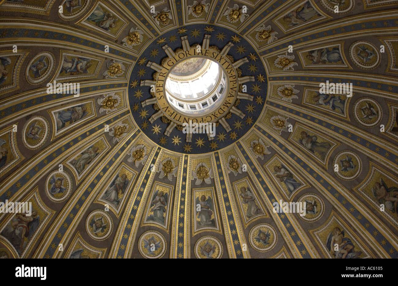 Cupola in the Pantheon in Rome - Italy Stock Photo - Alamy