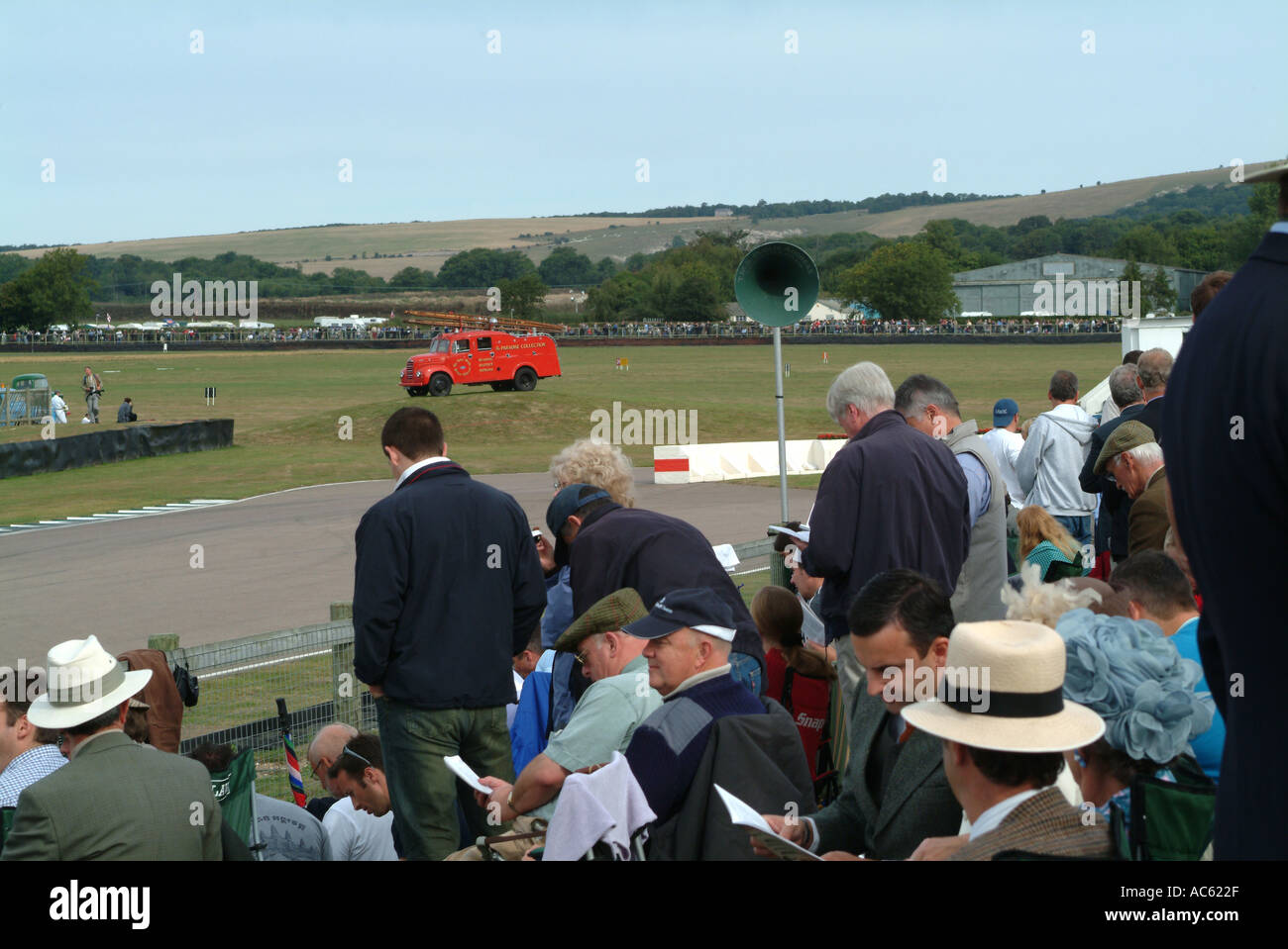 Motorsport racing crowd hi-res stock photography and images - Alamy
