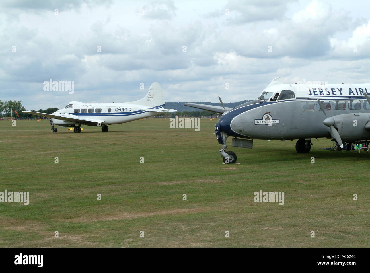 Vintage airliners hi-res stock photography and images - Alamy