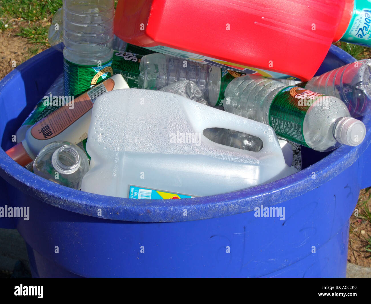 Bottle overflowing with water hi-res stock photography and images - Alamy