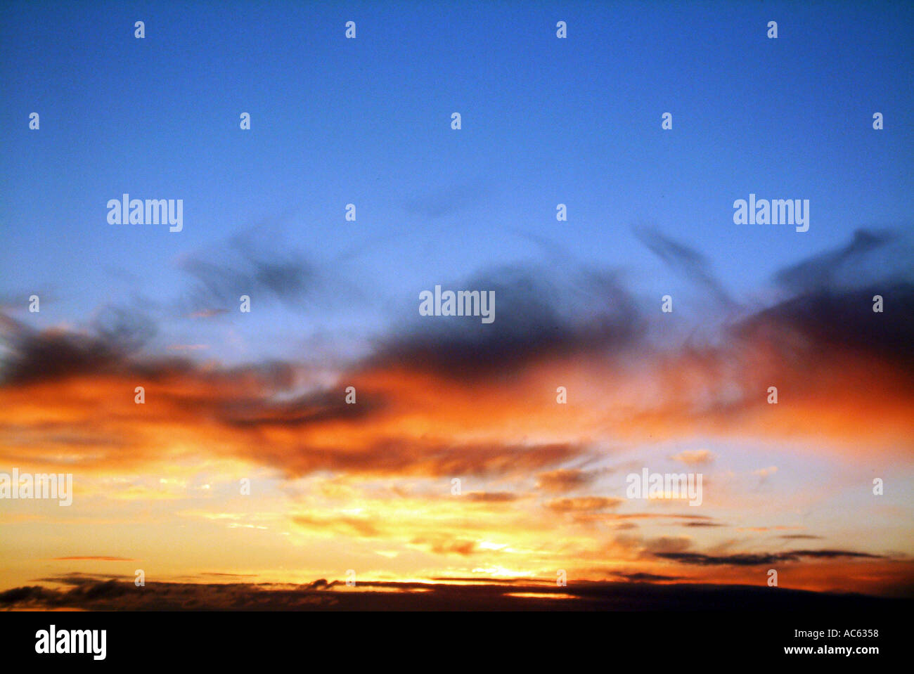 Cirrus clouds dawn sky light hi-res stock photography and images - Alamy