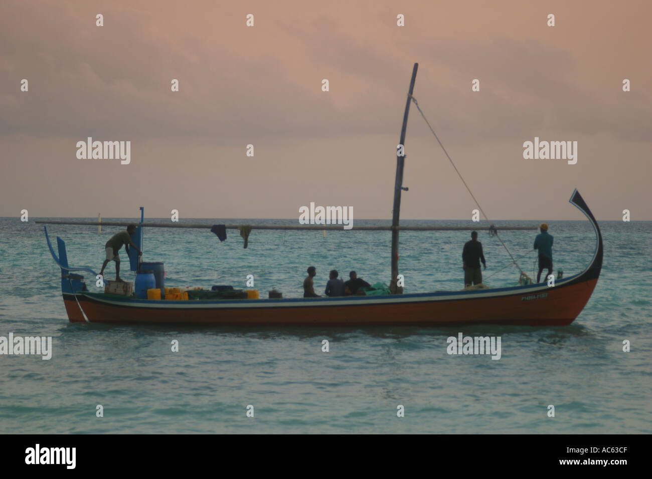 Dhoni traditional maldivian fishing boat hi-res stock photography and ...