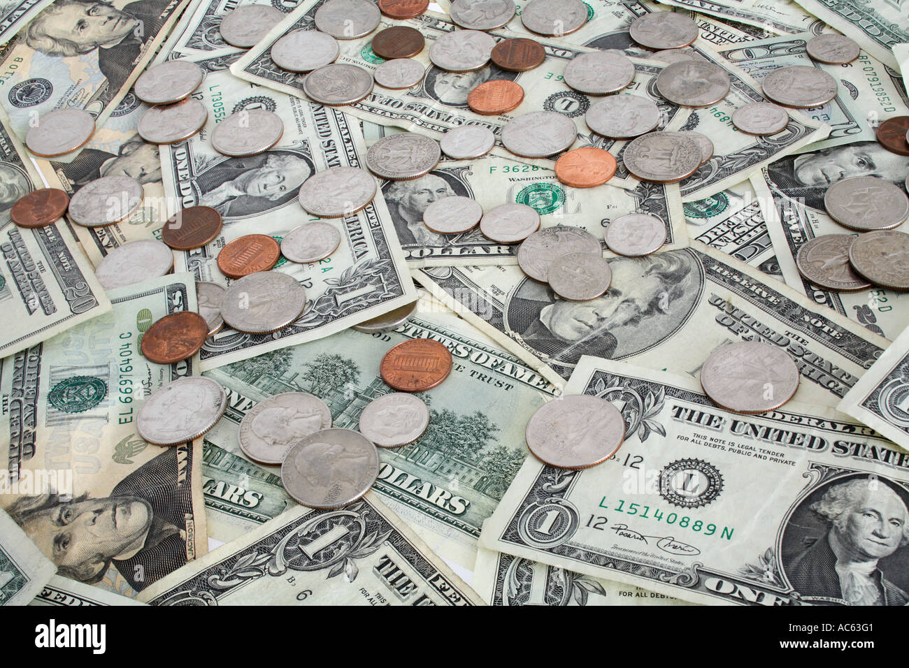 Us bills coins hi-res stock photography and images - Alamy