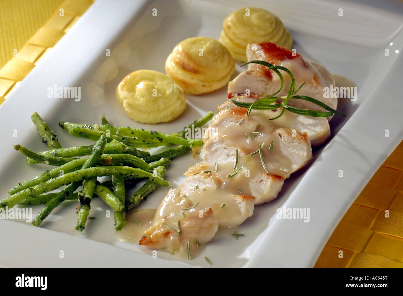 Grilled fish with green beans Stock Photo - Alamy