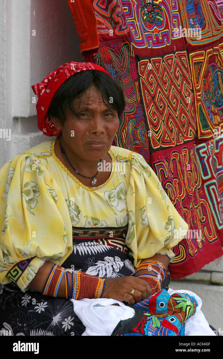 Kuna indian woman work hi-res stock photography and images - Alamy