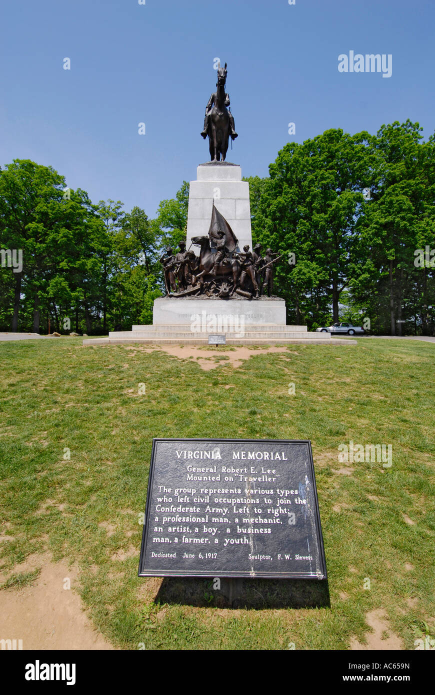 Virginia Memorial with General Robert E Lee Stock Photo - Alamy