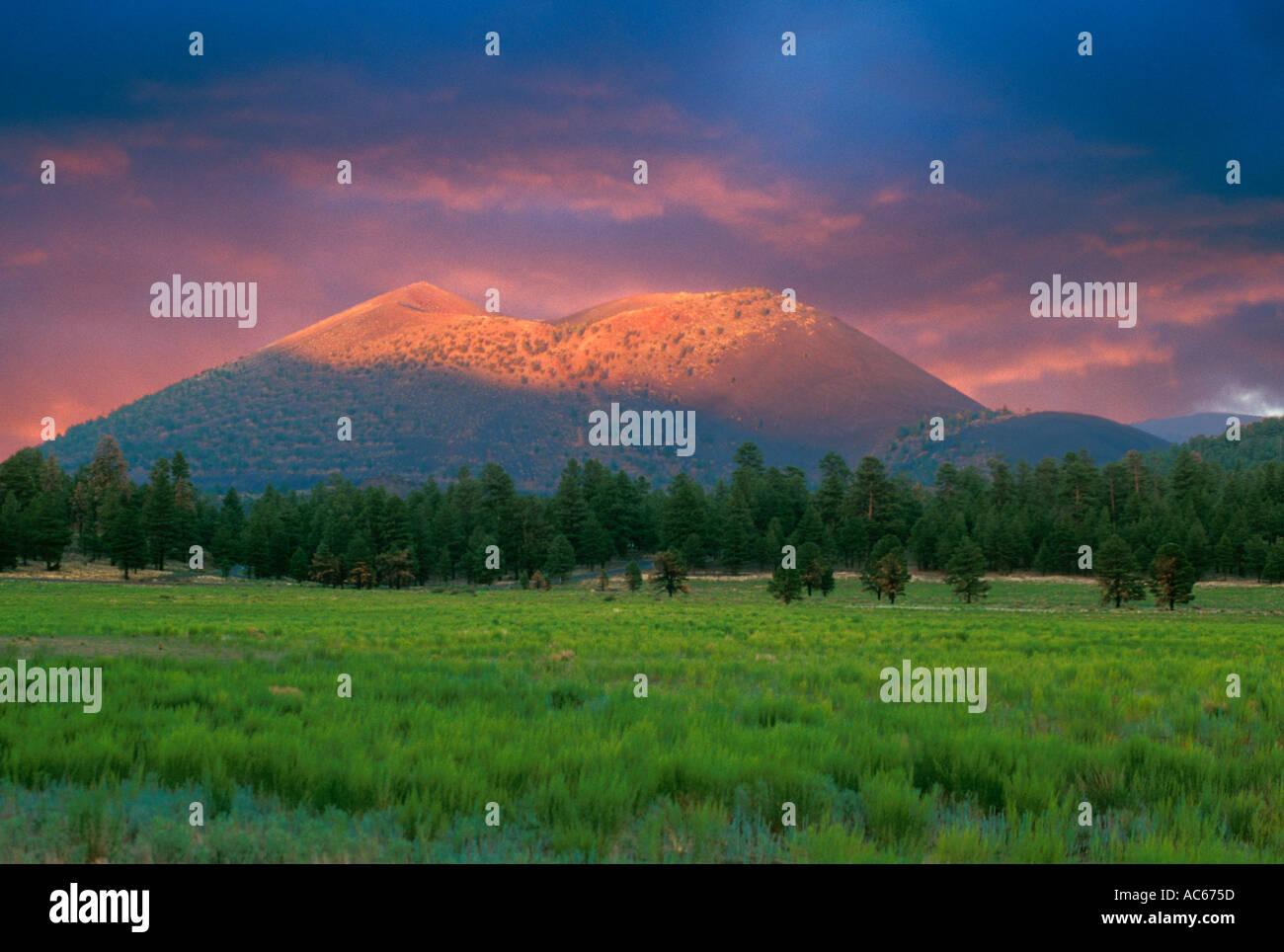 Sunset Crater Volcano Arizona USA Stock Photo - Alamy