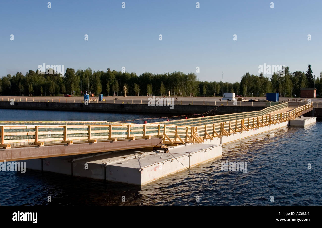 Temporary Floating Bridges Puget Sound's SR 520: One Project Begins As