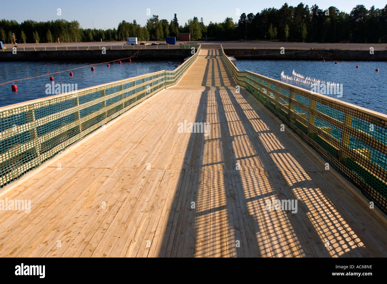 Temporary wooden pontoon bridge ( ponton bridge , floating bridge ...