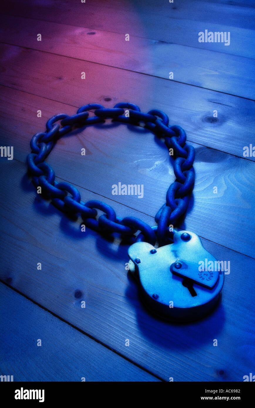 padlock and chain Stock Photo - Alamy