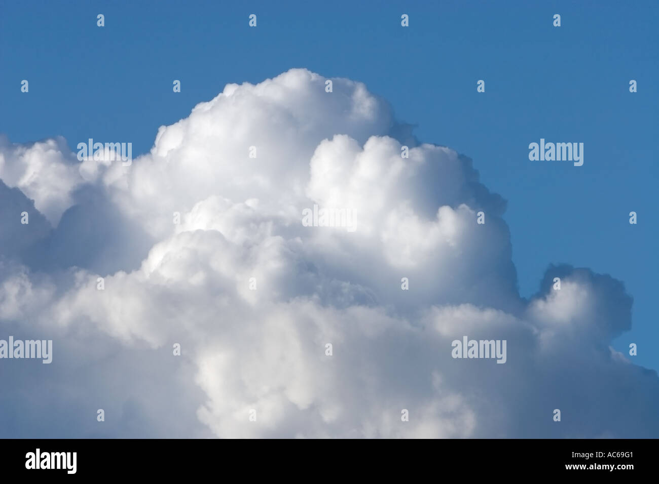 Rising cloud formation hi-res stock photography and images - Alamy