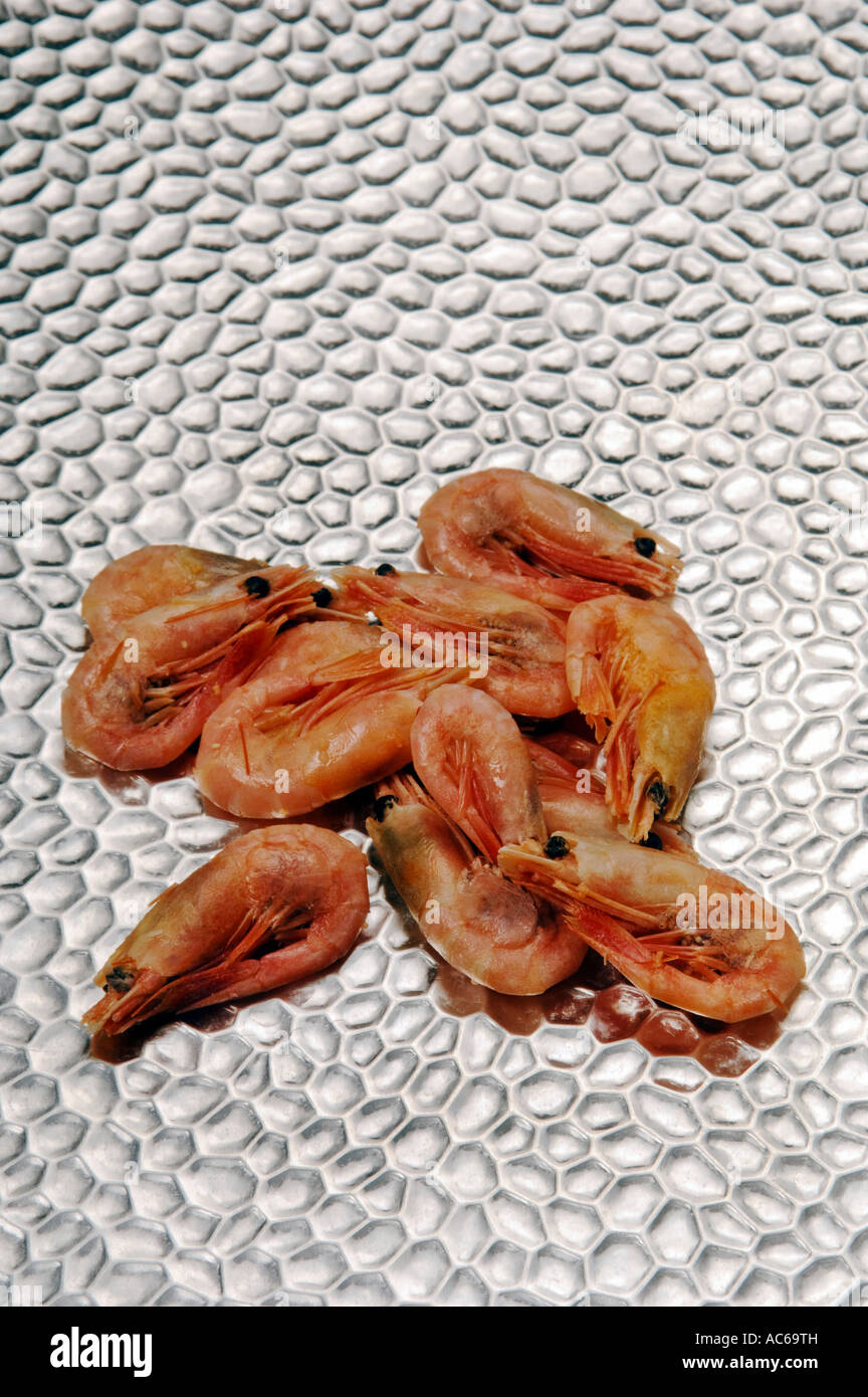 Cooked whole prawns Stock Photo - Alamy