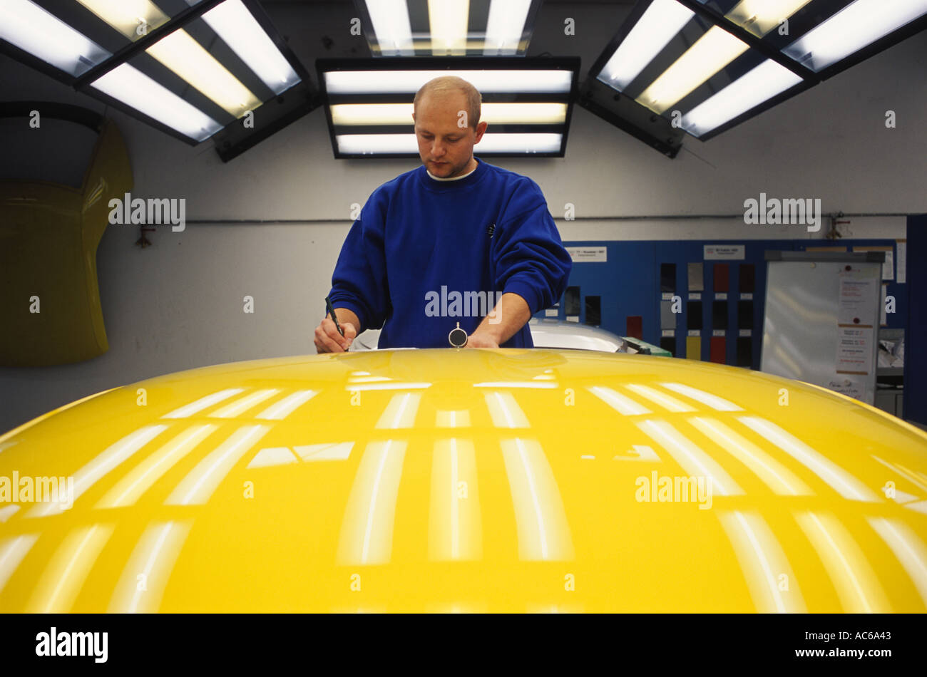 Workers on an assembly line industry hi-res stock photography and ...