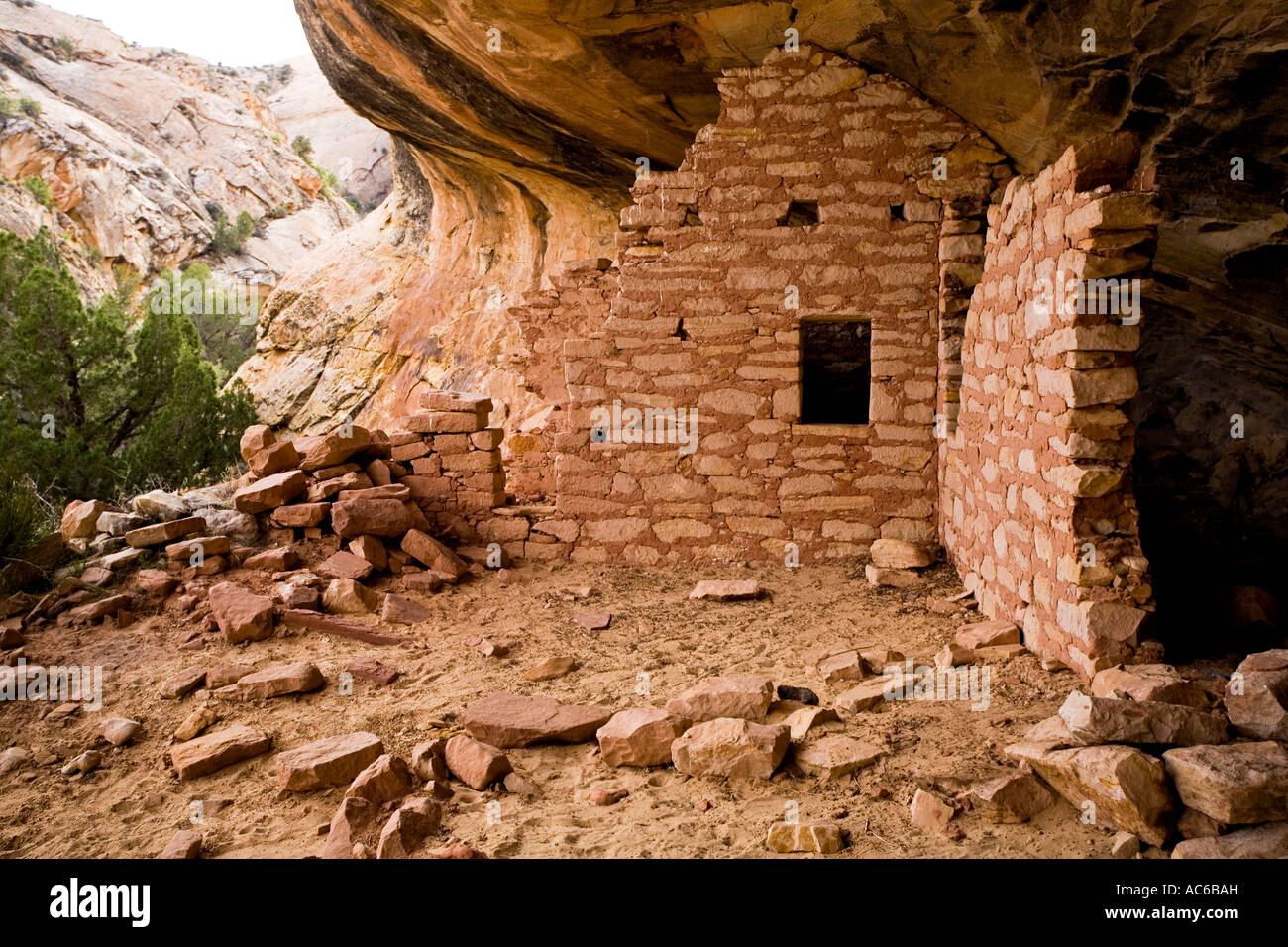 Indian ruins off of Comb Ridge at the Big Cave or Fish Mouth Cave area ...