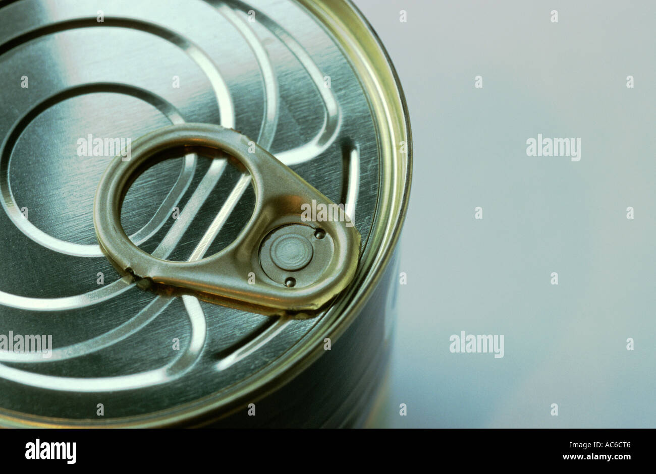 Circular metal can pull hi-res stock photography and images - Alamy