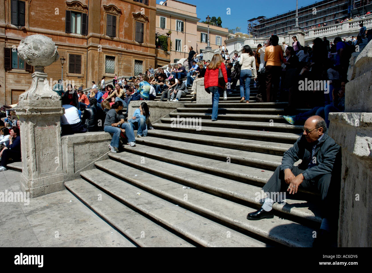 Crowd people sitting on steps hi-res stock photography and images - Alamy