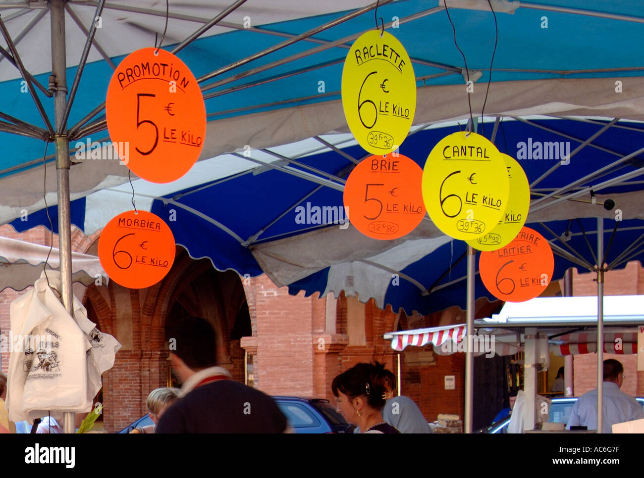 Orange stall with price sign hi-res stock photography and images - Alamy