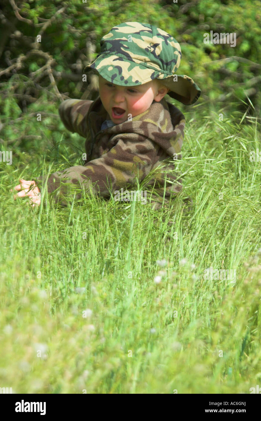 Small child walking through long grass hi-res stock photography and ...