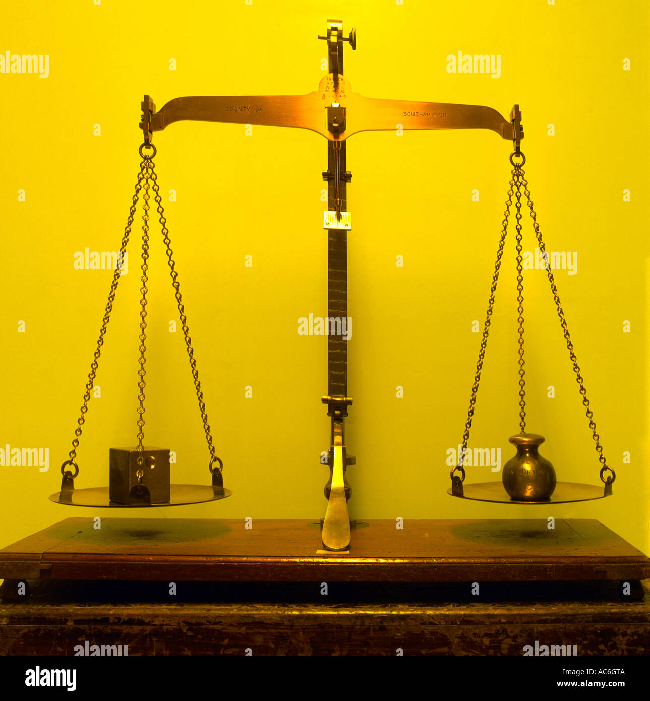 Brass scales hi-res stock photography and images - Alamy