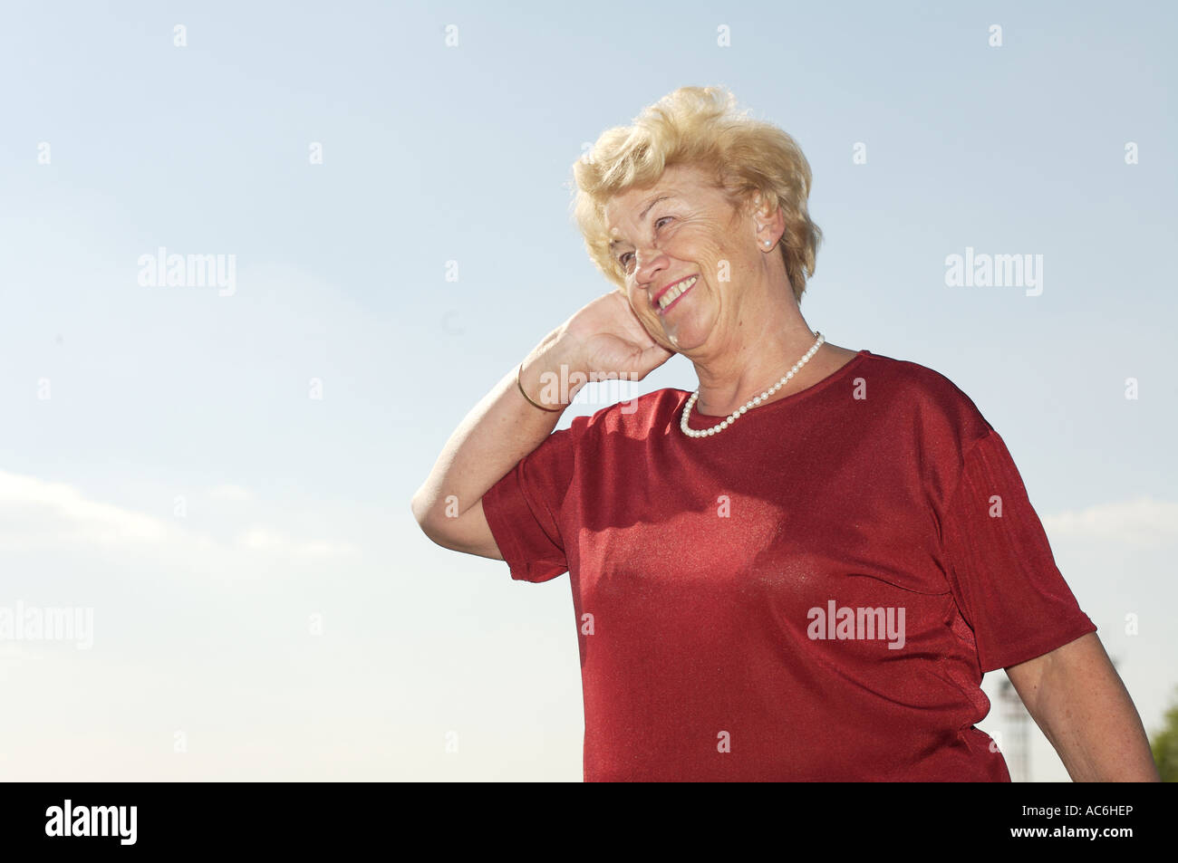 Alte alte frauen hi-res stock photography and images - Alamy