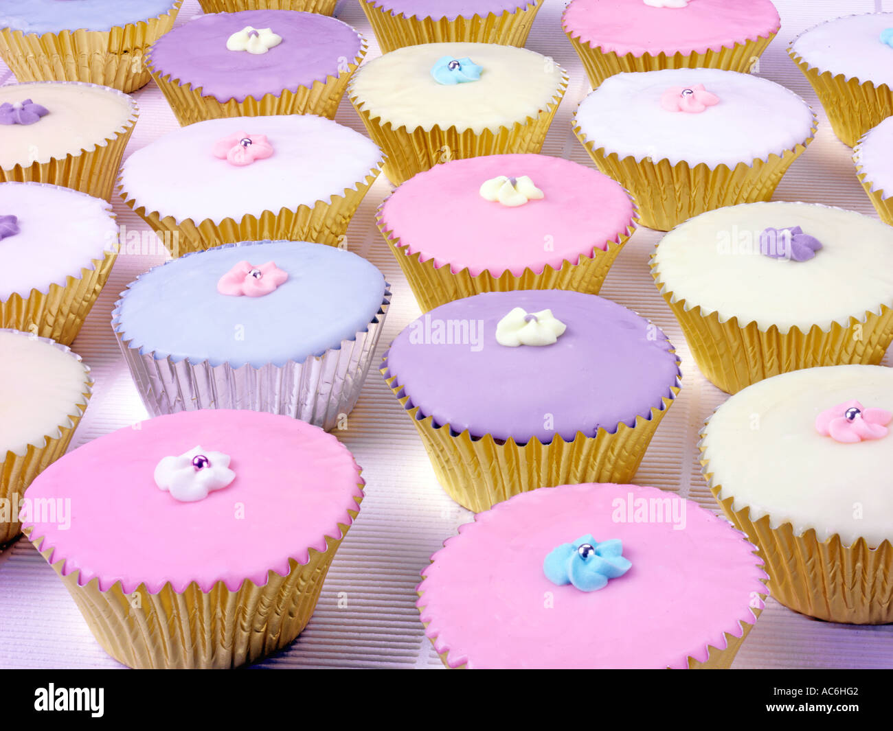 Pastel coloured icing hi-res stock photography and images - Alamy