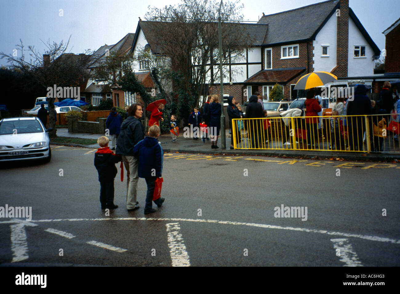 School gate hi-res stock photography and images - Alamy