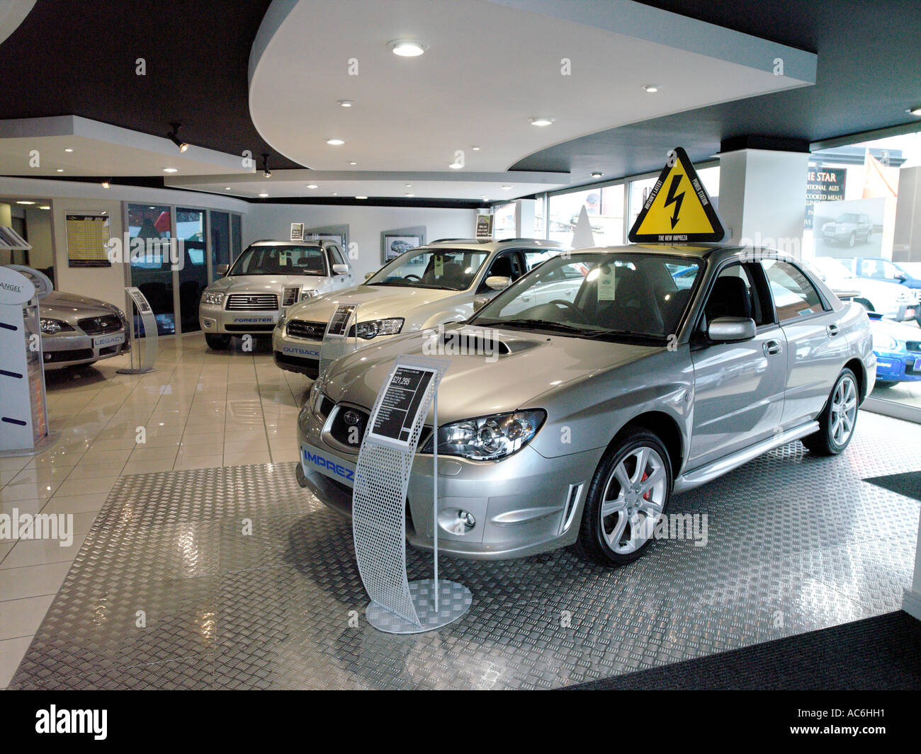 Showroom cars hi-res stock photography and images - Alamy