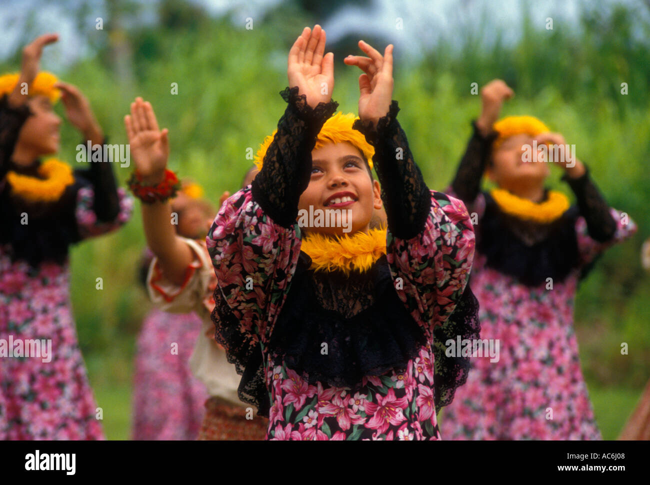 Children hula dance hawaii hi-res stock photography and images - Alamy