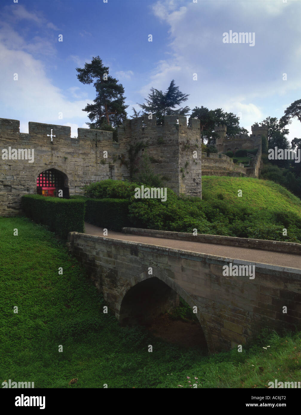 Warwick medieval bridge hi-res stock photography and images - Alamy