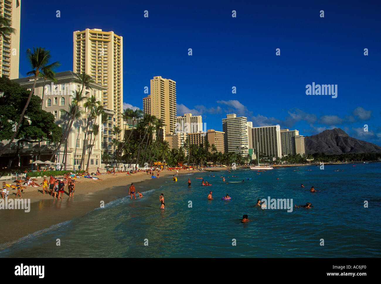 people, tourists, swimmer, swimmers, swimming, bathers, sunbathers ...