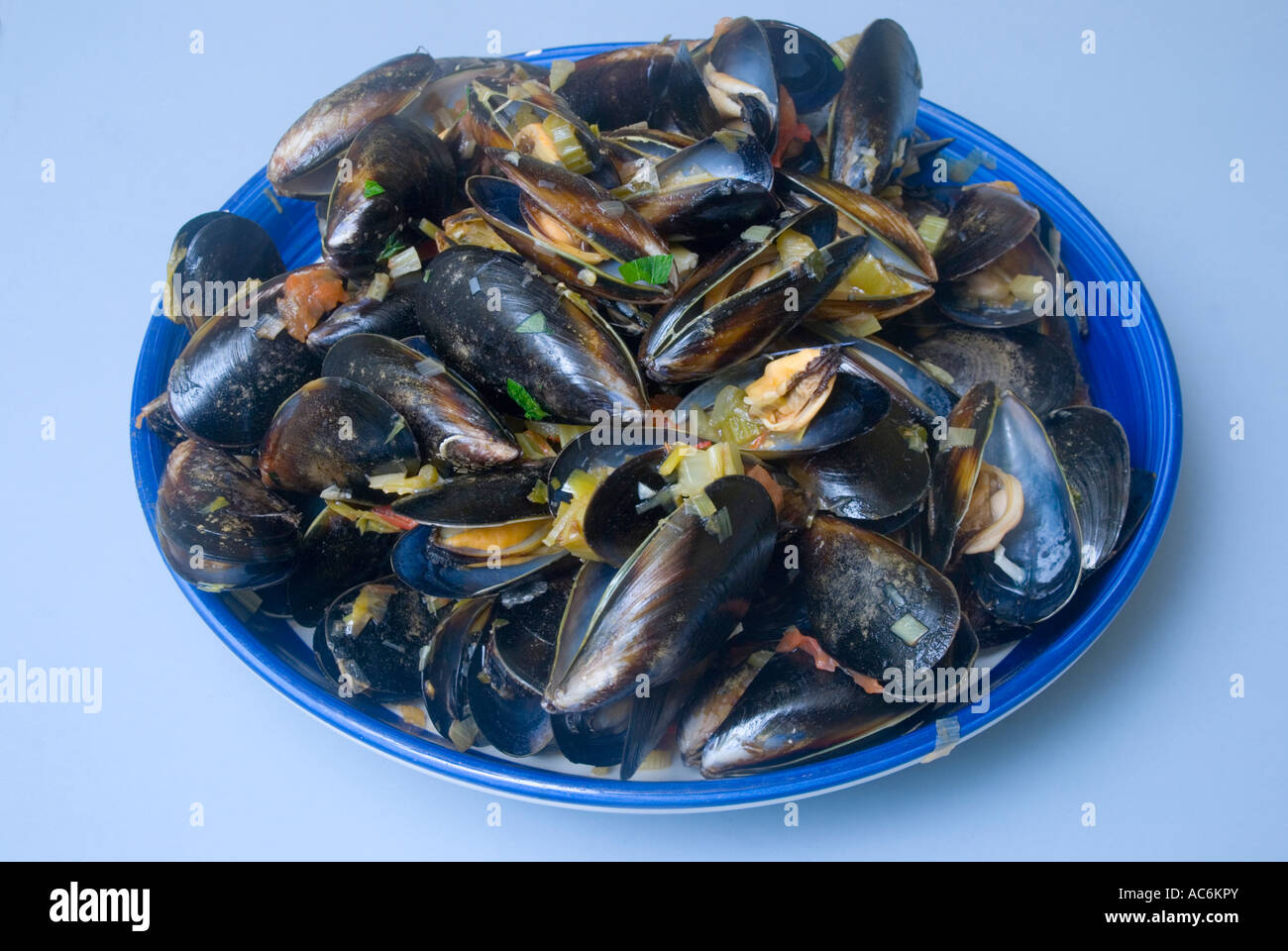 Cleaned mussels hi-res stock photography and images - Alamy