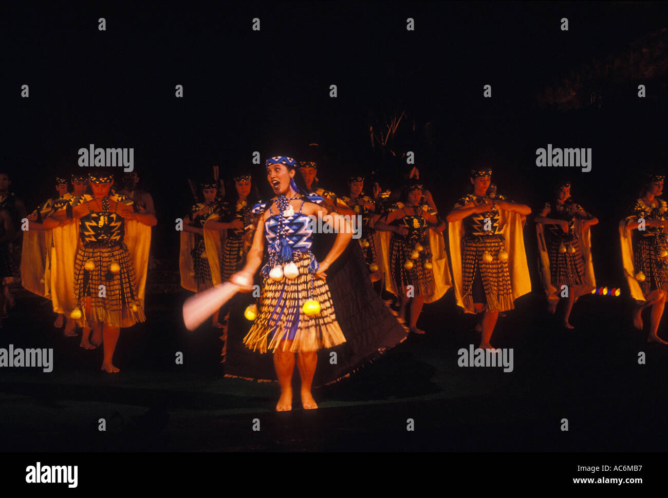 Maori woman, student, Maori dance, dancer, dancing, Polynesian Cultural ...
