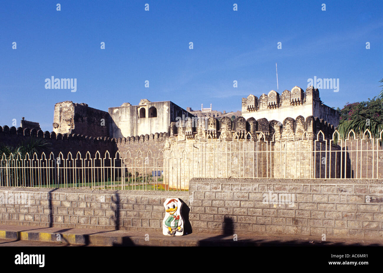 FRONT VIEW OF GOLCONDA FORT ANDHRA PRADESH Stock Photo - Alamy