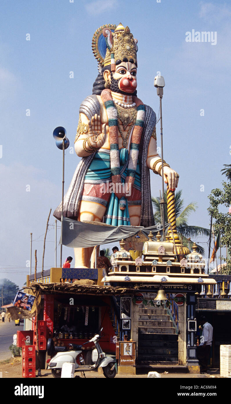 Huge hanuman statue hi-res stock photography and images - Alamy