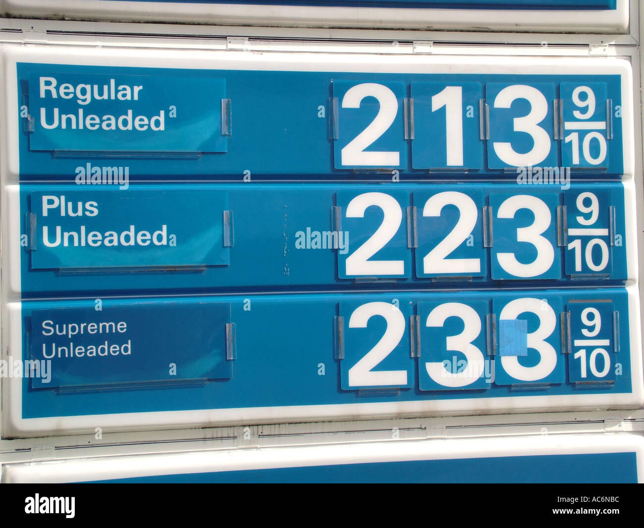 S exxon gas station hi-res stock photography and images - Alamy