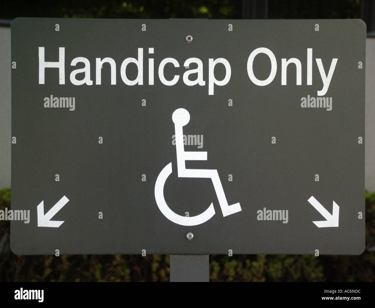 Disabled parking space sign usa hi-res stock photography and images - Alamy