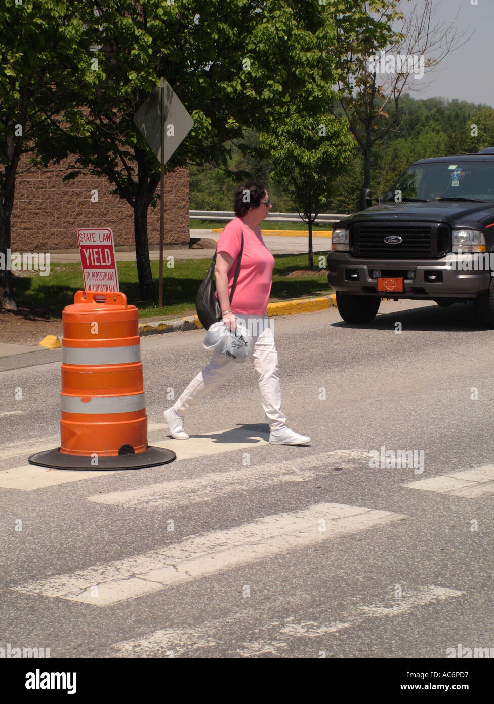 Yield signs england hi-res stock photography and images - Alamy