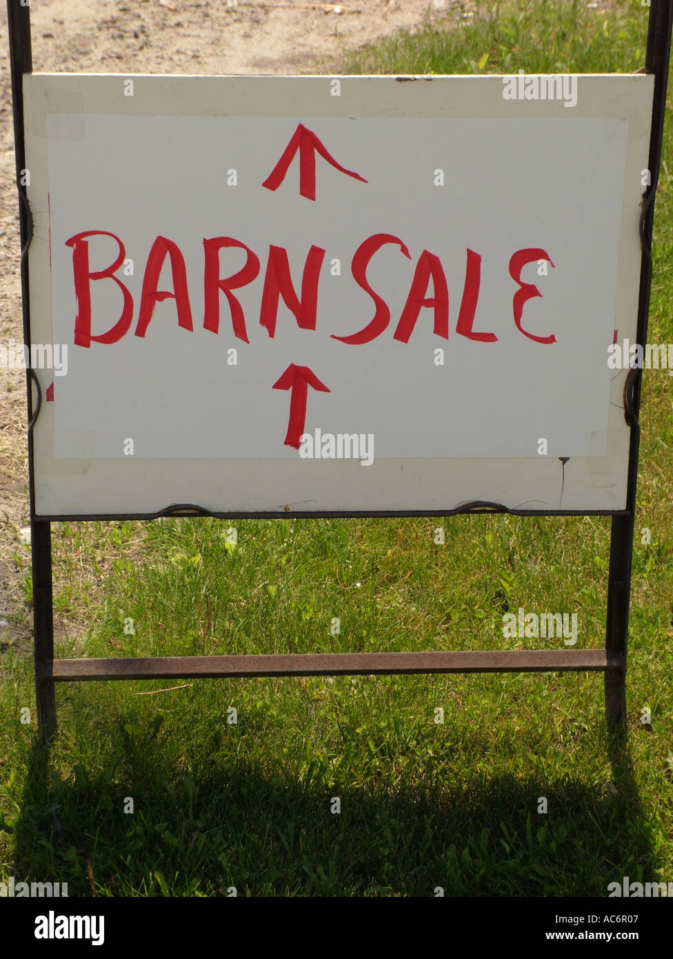 AJD42933, Barn Sale sign Stock Photo - Alamy