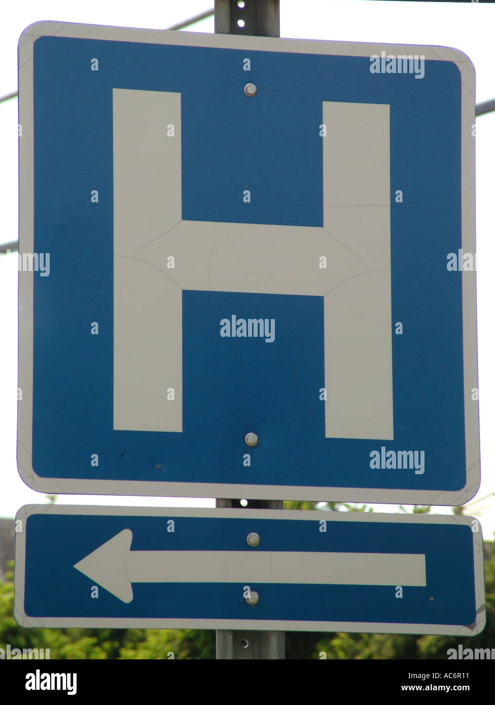 AJD42938, road sign, Hospital Stock Photo - Alamy