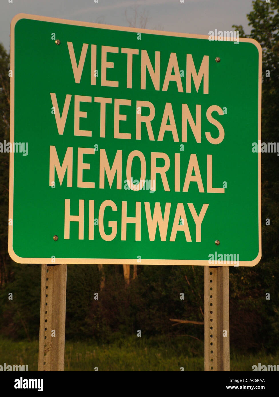 AJD43013, road signs, Vietnam Veterans Memorial Highway Stock Photo - Alamy