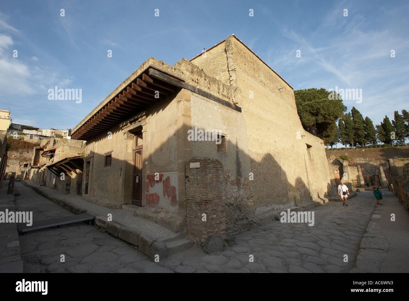 casa sannitica on the junction of decumano inferiore and cardo IV ...