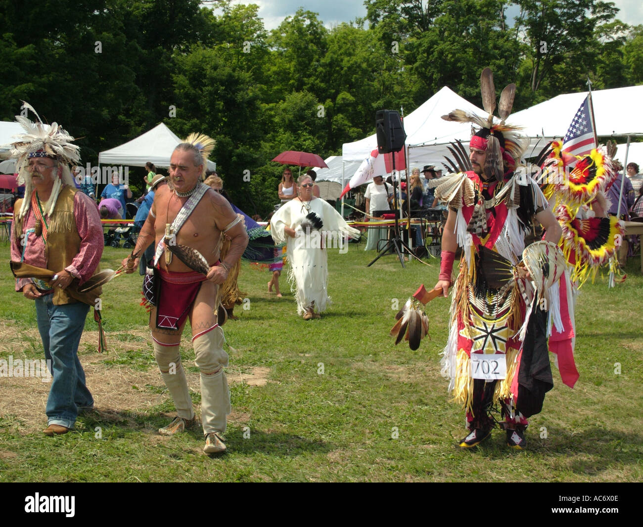 Native american women ritual dance hi-res stock photography and images ...