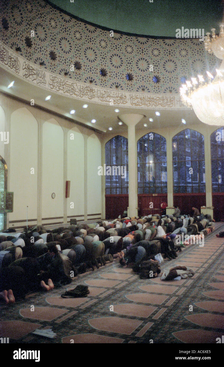Regents Park Mosque during evening prayers Stock Photo - Alamy