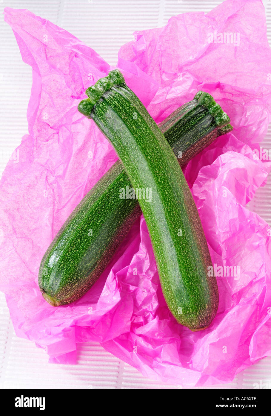 BABY COURGETTES/ ZUCCHINI Stock Photo - Alamy